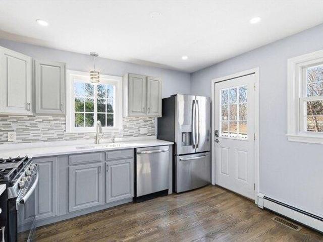 house with 4 bedroom, Abington MA ES104078236