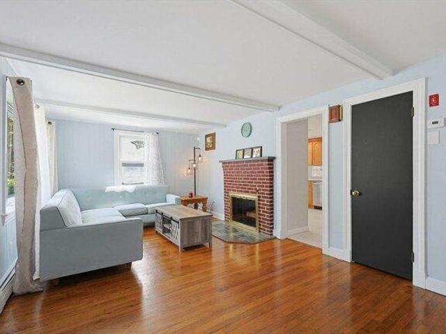 house with 4 bedroom, Abington MA ES105116402