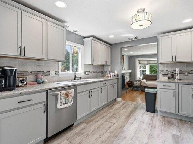 house with 4 bedroom, Agawam MA ES105330572