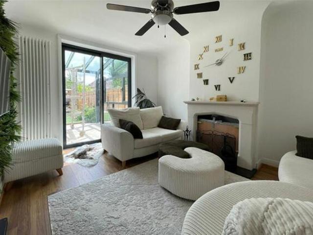 House With 4 Bedroom Aldershot Hampshire ES87360406