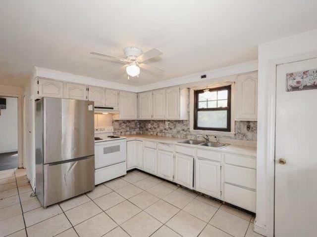 house with 4 bedroom, Allenstown NH DLS102444094