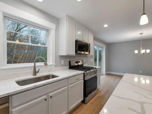 house with 4 bedroom, Alton NH ES104010348