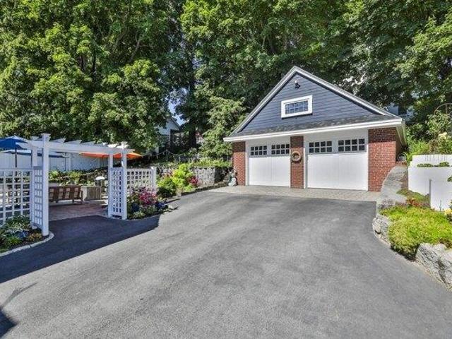 house with 4 bedroom, Amesbury MA ES105060595