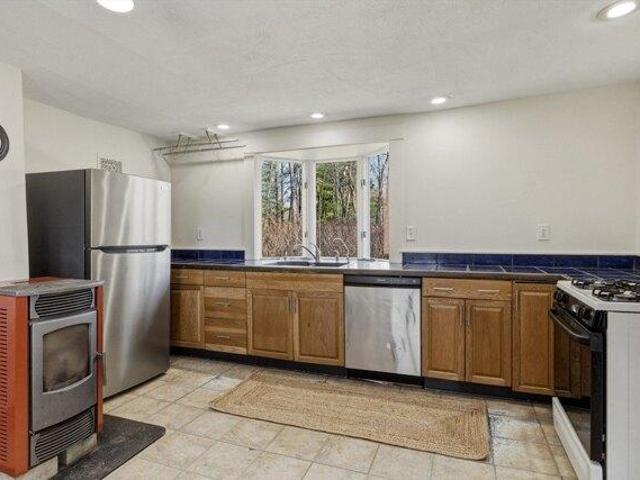 house with 4 bedroom, Amherst MA ES105106145