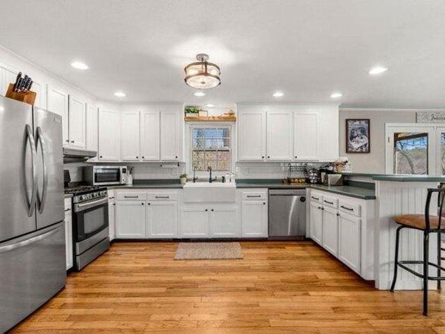 house with 4 bedroom, Amherst NH ES103159247