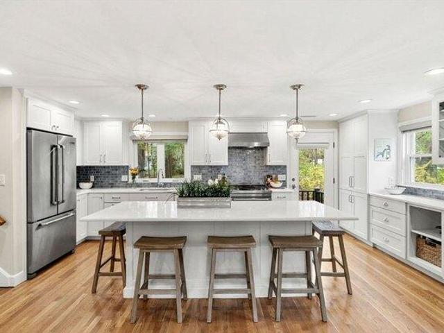 house with 4 bedroom, Andover MA DLS103018386