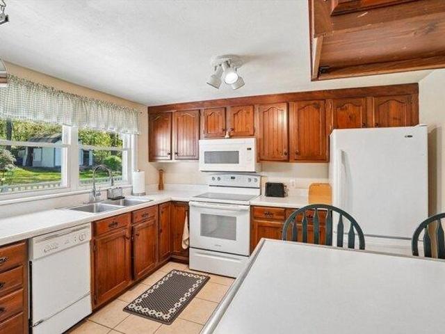 house with 4 bedroom, Ashland MA ES103250154