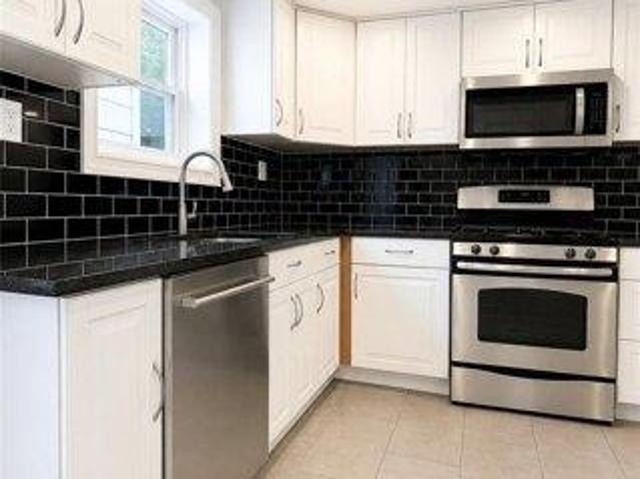 house with 4 bedroom, Astoria NY ES105205610