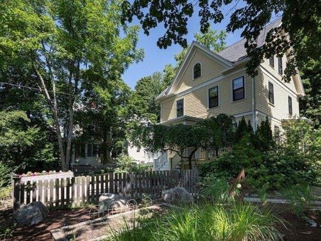 house with 4 bedroom, Arlington MA ES105123052