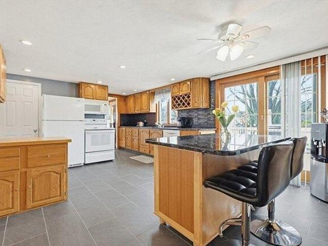 house with 4 bedroom, Attleboro MA DLS102823411
