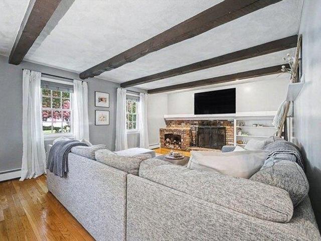 house with 4 bedroom, Attleboro MA DLS103097360