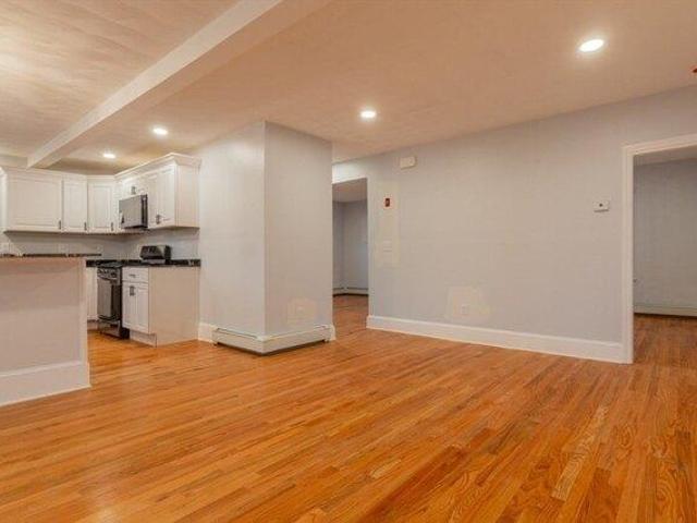 house with 4 bedroom, Attleboro MA DS101957301
