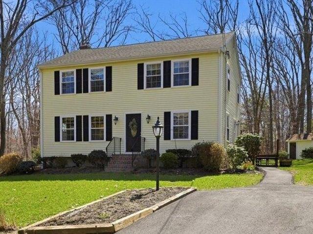 house with 4 bedroom, Attleboro MA DS102531734
