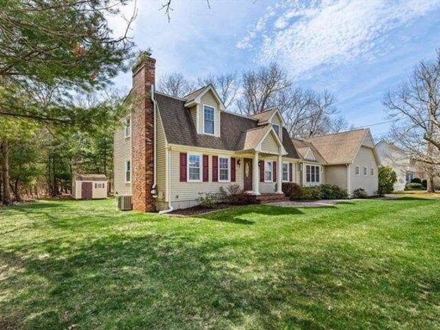 house with 4 bedroom, Attleboro MA DS102371469