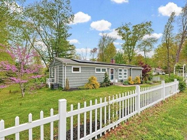 house with 4 bedroom, Attleboro MA DS103098165