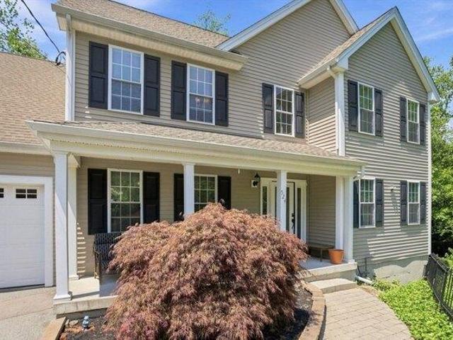 house with 4 bedroom, Attleboro MA DS104112531