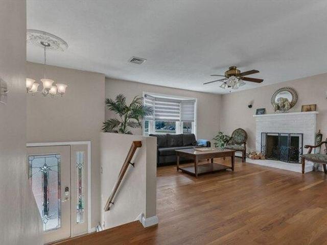 house with 4 bedroom, Attleboro MA ES102824225