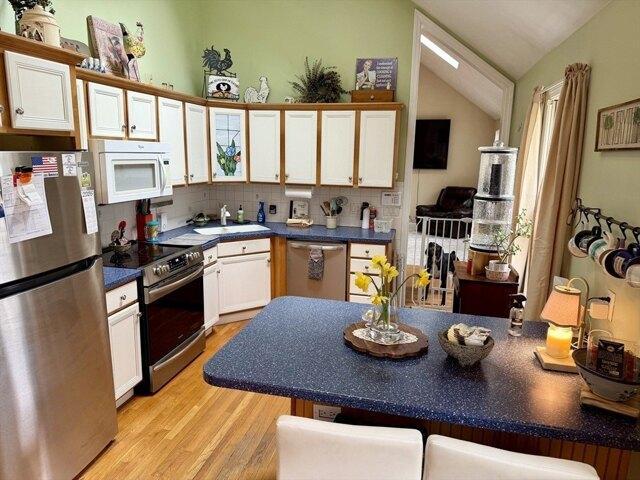 house with 4 bedroom, Attleboro MA ES103495283