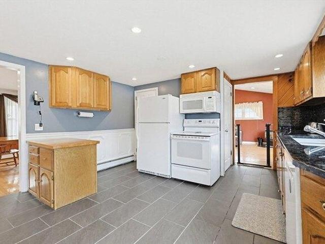 house with 4 bedroom, Attleboro MA ES103098687