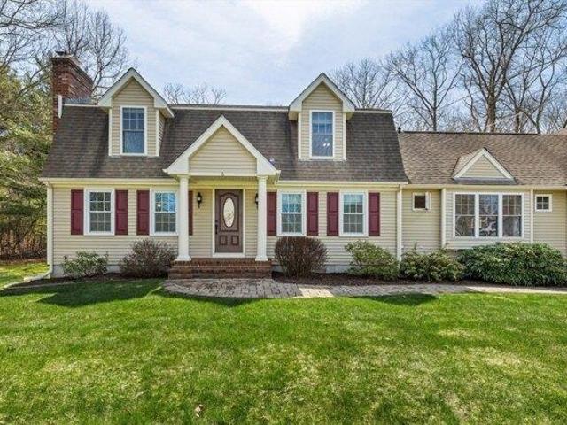 house with 4 bedroom, Attleboro MA ES103124967