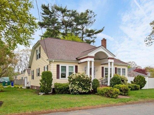 house with 4 bedroom, Attleboro MA ES103126082