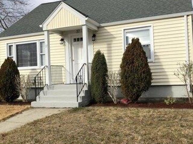 house with 4 bedroom, Attleboro MA ES103128226
