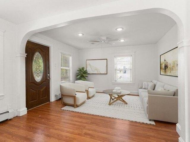 house with 4 bedroom, Attleboro MA ES103161935