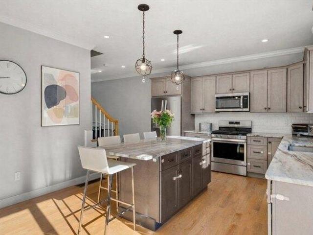 house with 4 bedroom, Attleboro MA ES103221087