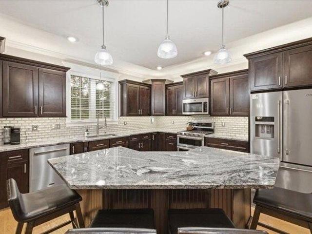 house with 4 bedroom, Attleboro MA ES104567654