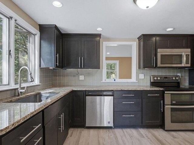 house with 4 bedroom, Attleboro MA ES104607865