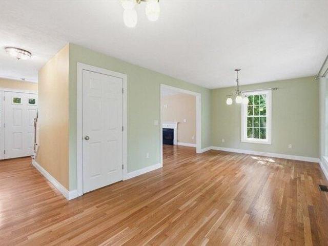 house with 4 bedroom, Attleboro MA ES104869473