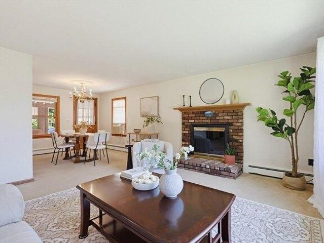 house with 4 bedroom, Attleboro MA ES105155839