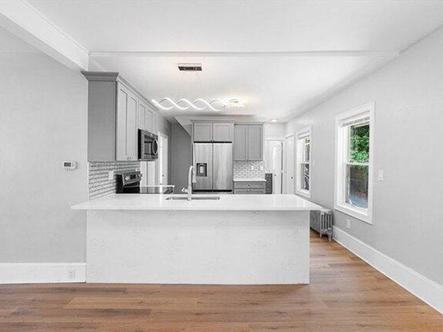house with 4 bedroom, Attleboro MA ES105173159