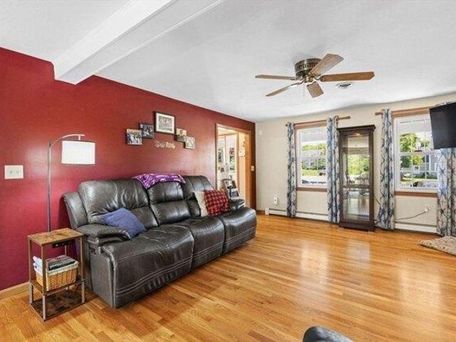 house with 4 bedroom, Attleboro MA ES105173266