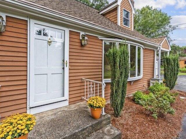 house with 4 bedroom, Attleboro MA ES105203286