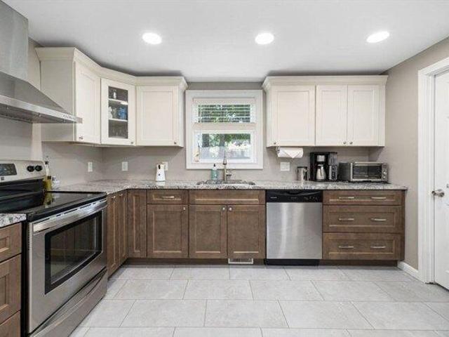 house with 4 bedroom, Attleboro MA ES105206384