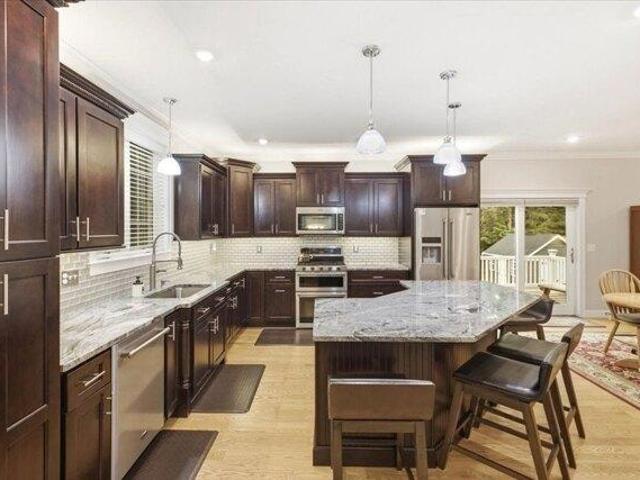 house with 4 bedroom, Attleboro MA ES105208106