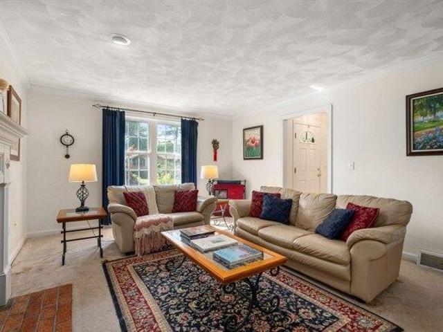 house with 4 bedroom, Attleboro MA ES105229926