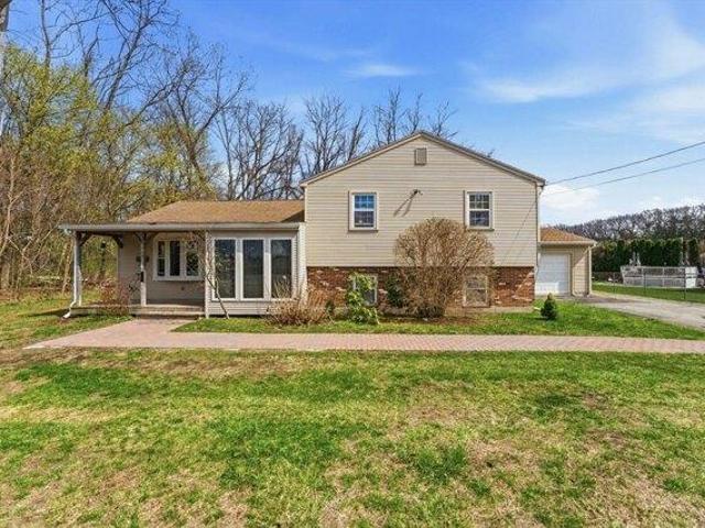 house with 4 bedroom, Auburn MA ES103248106