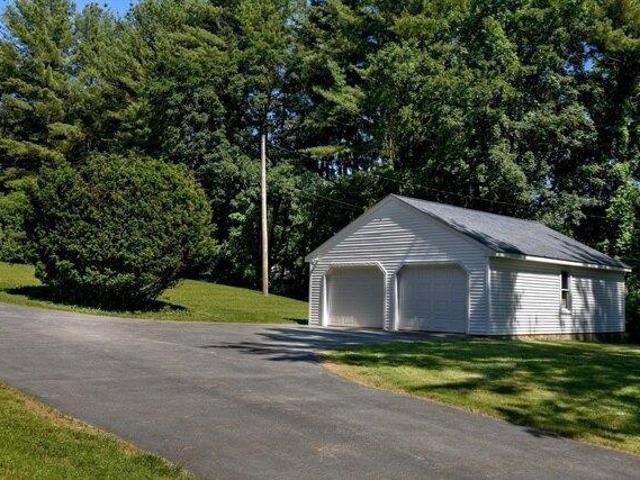 house with 4 bedroom, Auburn MA ES104849010