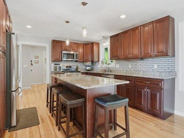 house with 4 bedroom, Auburn MA ES105173959