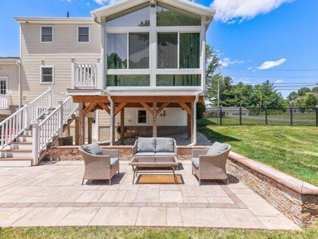 house with 4 bedroom, Auburn MA ES105191885