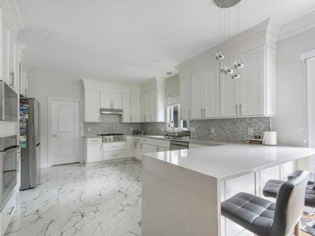 house with 4 bedroom, Auburn MA ES105193327