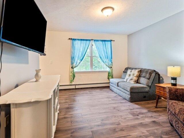 house with 4 bedroom, Auburn MA ES105255930