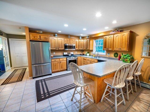 house with 4 bedroom, Auburn ME DS104408012