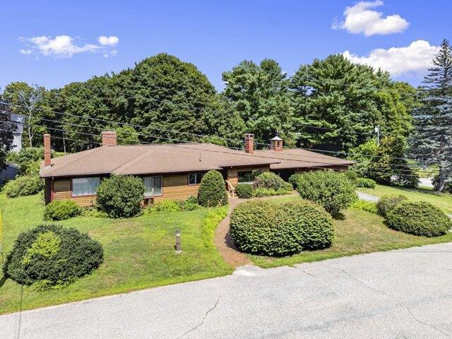 house with 4 bedroom, Auburn ME ES105105579