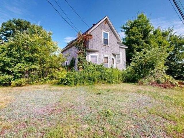 house with 4 bedroom, Auburn ME ES105105654