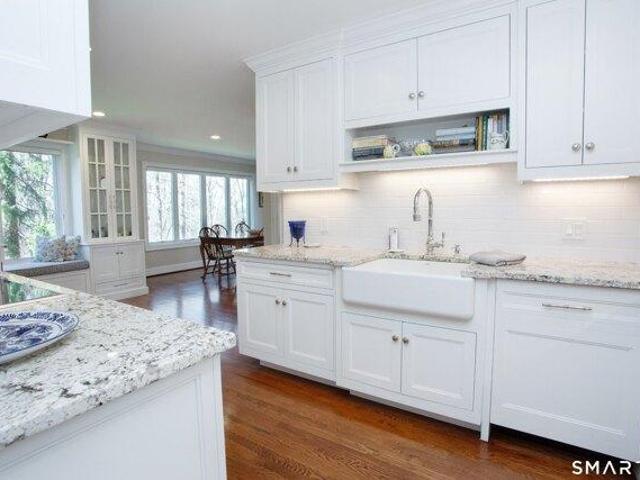 house with 4 bedroom, Avon CT DLS102529924