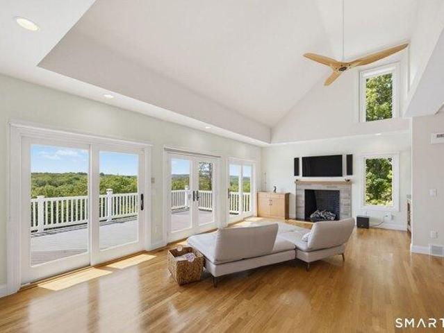 house with 4 bedroom, Avon CT ES104833657