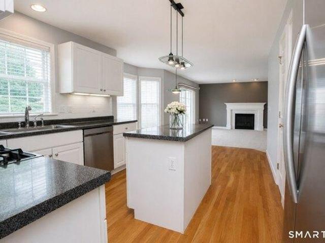 house with 4 bedroom, Avon CT ES103069448